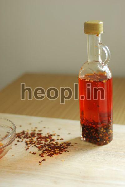 Capsicum Oil, Form : Liquid, Packaging Type : Depends on Quantity ...