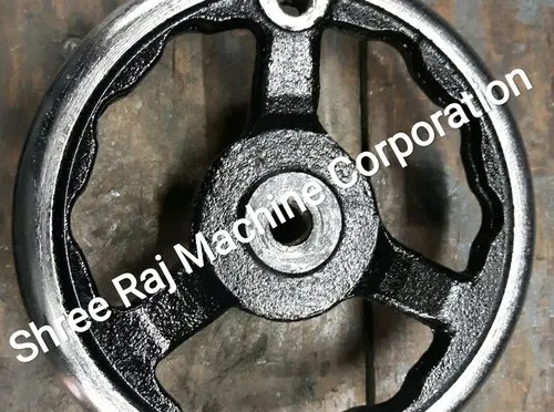 Iron Lathe Machine Hand Wheel - Shree Raj Machine Corporation