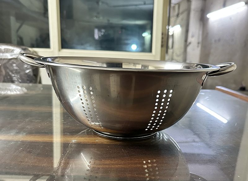 Silver 28 cm Stainless Steel Colander, for Home at Best Price in Delhi ...