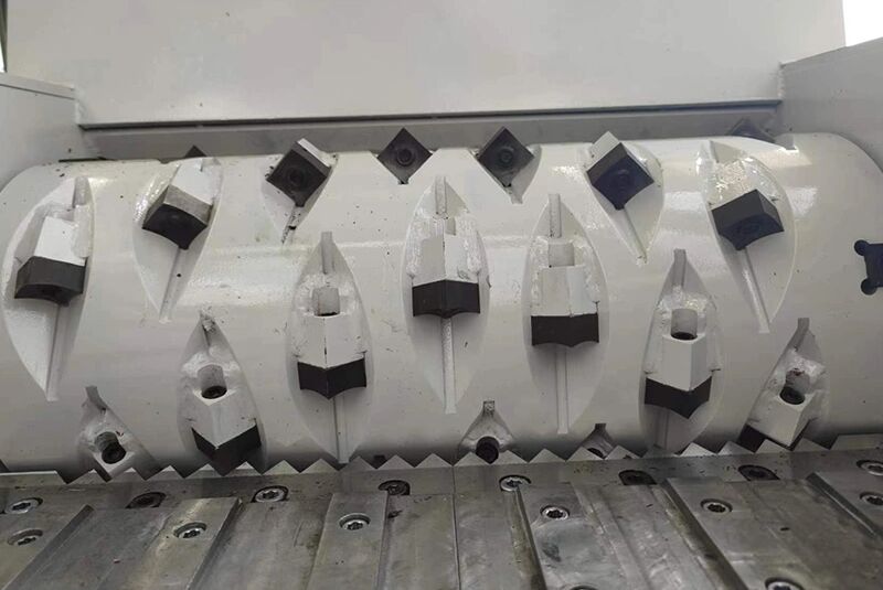 Hardened Metal Electric Plastic Container Shredder for Industries at Rs 3 Lakh / piece in Mumbai